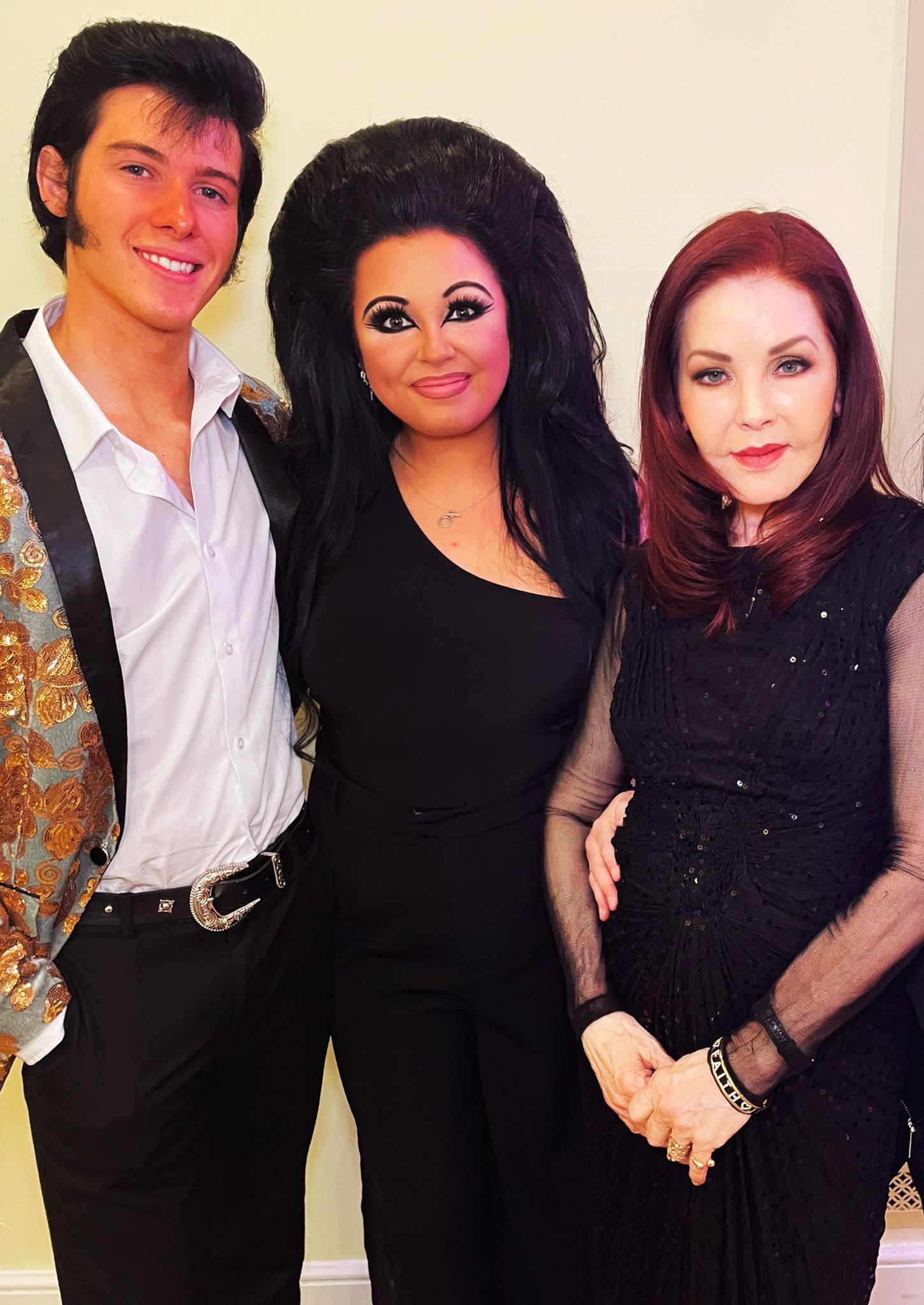 Home [www.charlieharperaselvis.co.uk]